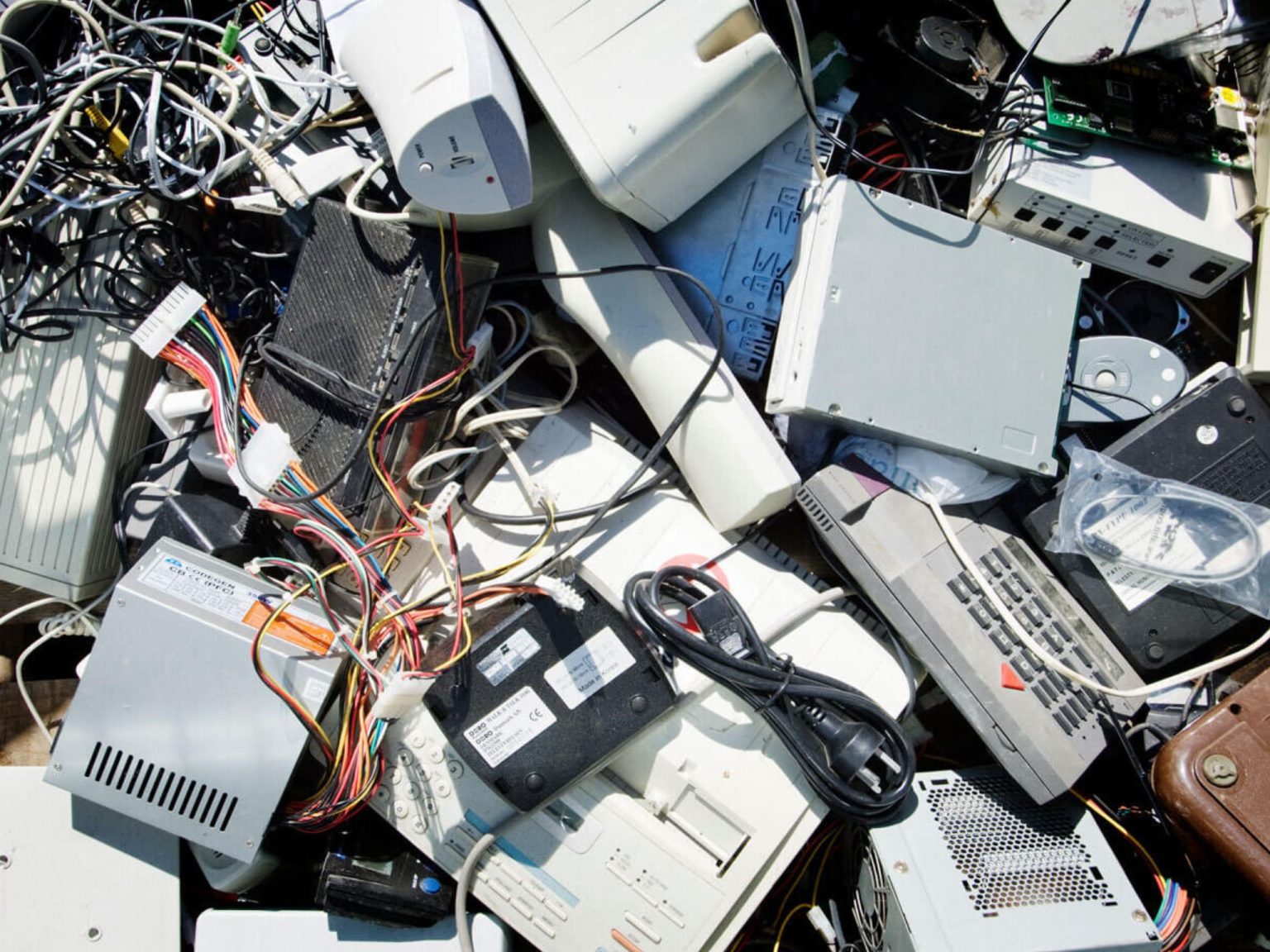 10 Quick Tips for Simple E-Waste Disposal - Ecoactiv